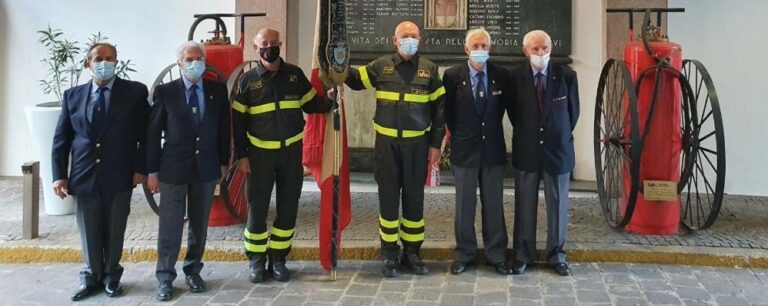 Monza: la storica bandiera dei vigili del fuoco dopo oltre 100 anni “torna a casa” - Il ...