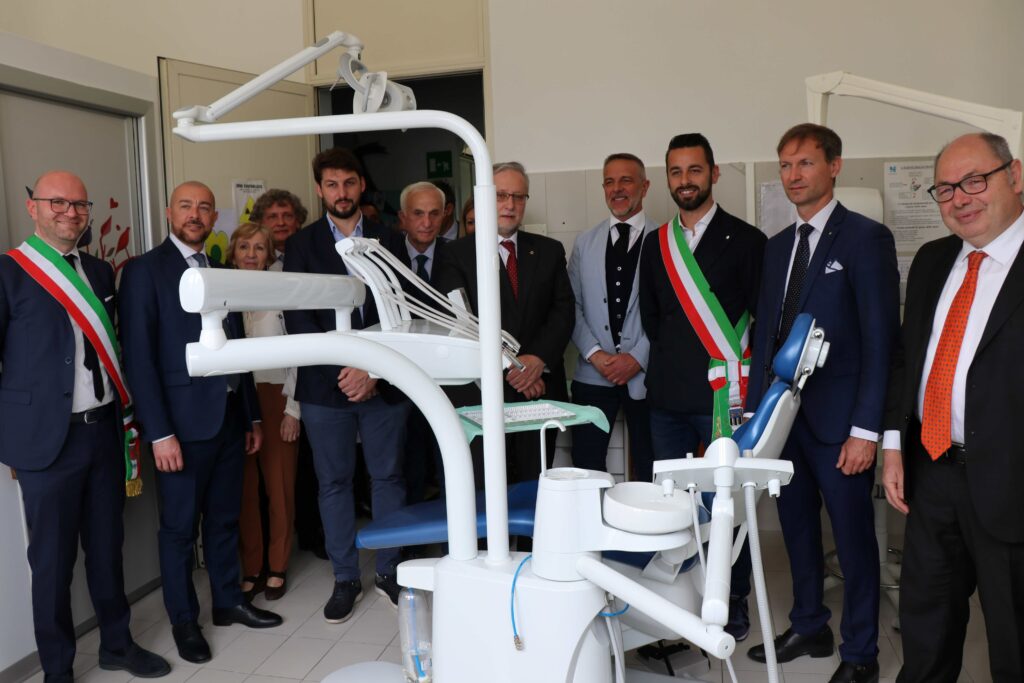 All'ospedale di Carate nuove poltrone per curare i denti a pazienti ...