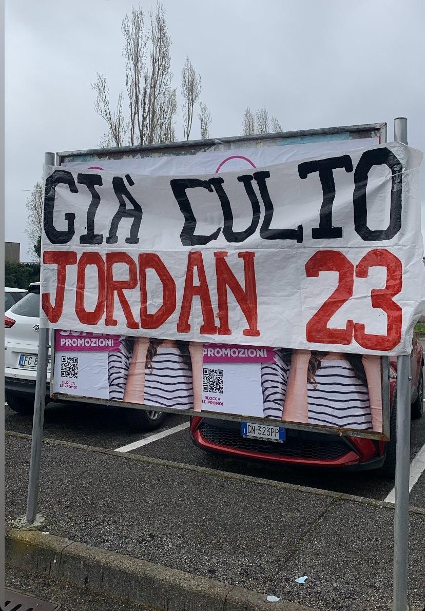 Bernareggio: ultimo saluto commosso degli amici a Jordan Tinti - Il ...