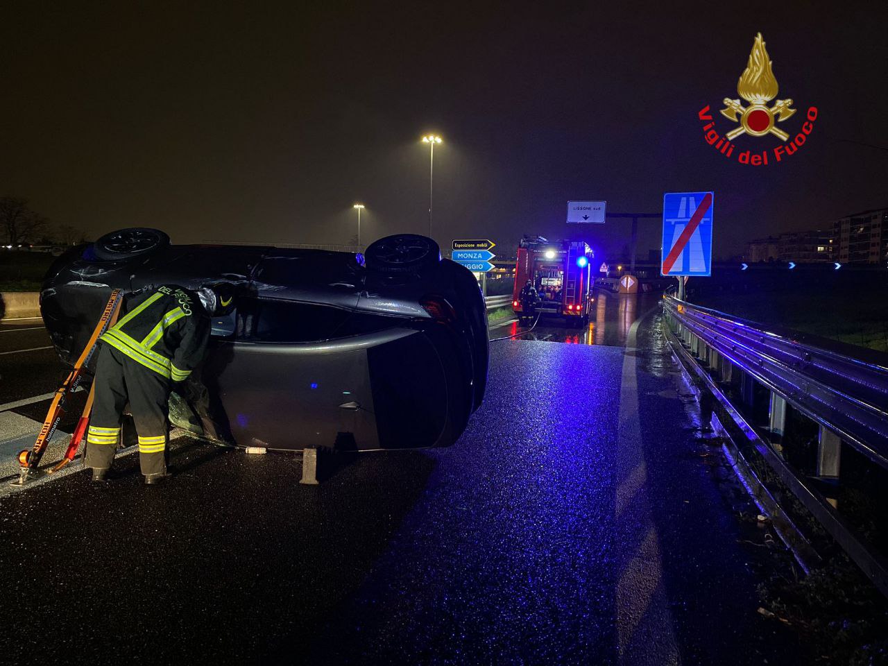 Incidente tra tre auto in Valassina a Monza, una si ribalta: un ferito ... Incidente tra tre auto in Valassina a Monza, una si ribalta: un ferito ...