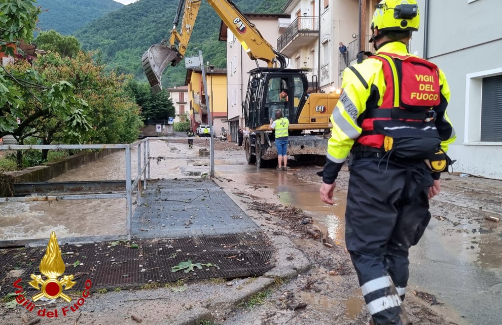Maltempo sulla Lombardia, squadre dei vigili del fuoco di Monza e Brianza nei luoghi più colpiti ...