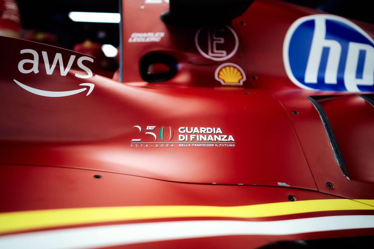 La Guardia di Finanza sfreccia sulla Ferrari: sticker sulla SF-24 per i ...